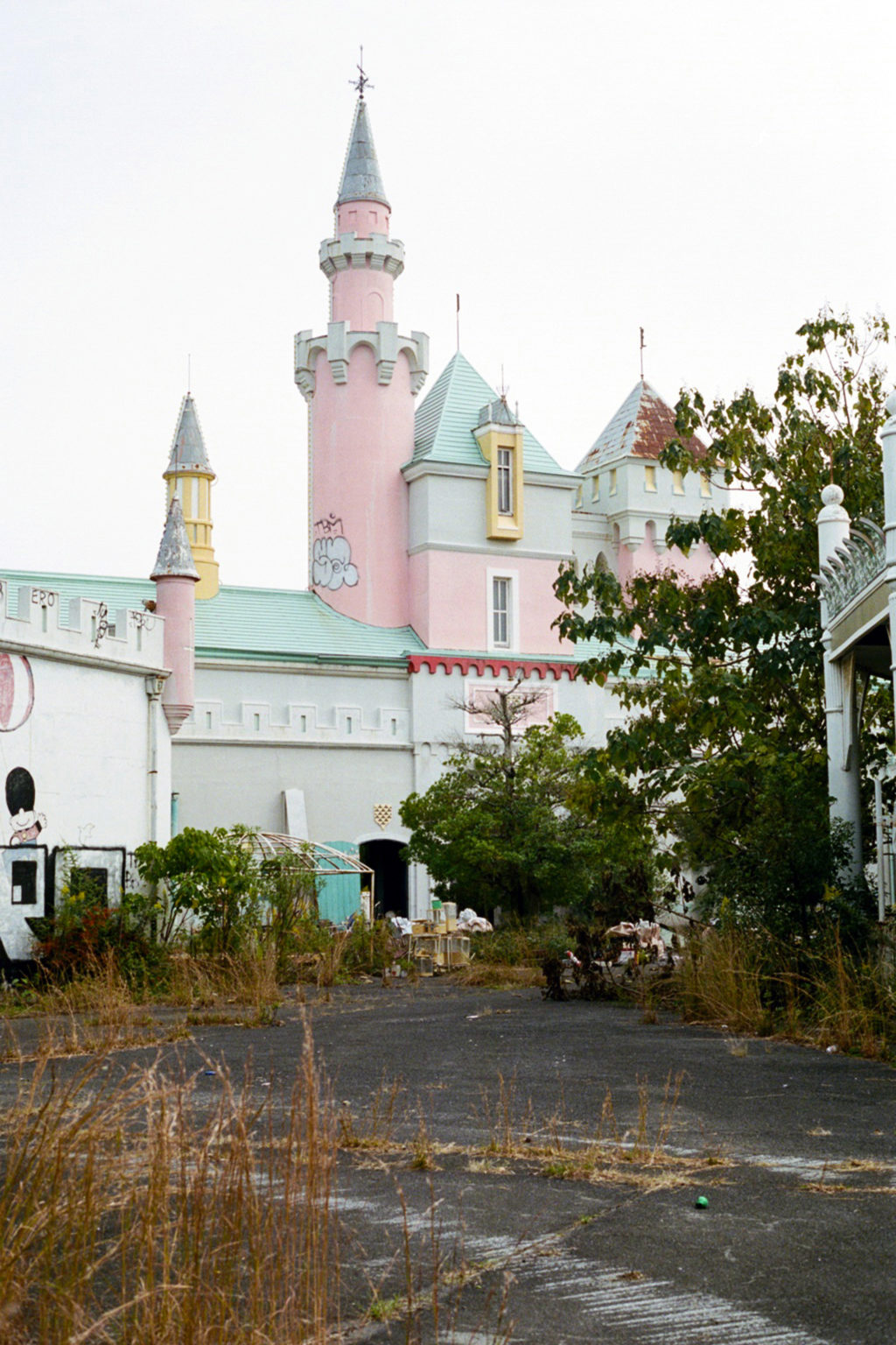 Inside Nara Dreamland, Japan's abandoned theme park - Loud And Quiet