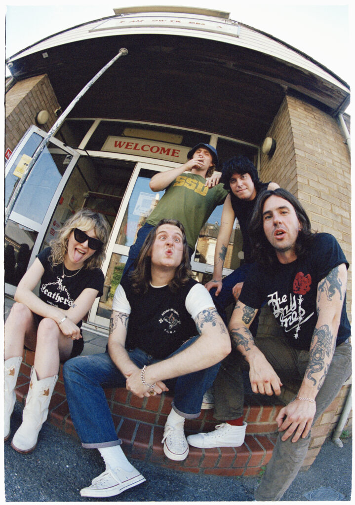 L&0Q_CHUBBY_AND_THE_GANG_S05c 001 - Loud And Quiet