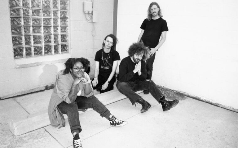 Day-Residue - Loud And Quiet